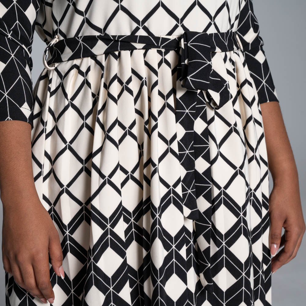 Plus Size Border Print Pleated Dress – Fashion World ZA